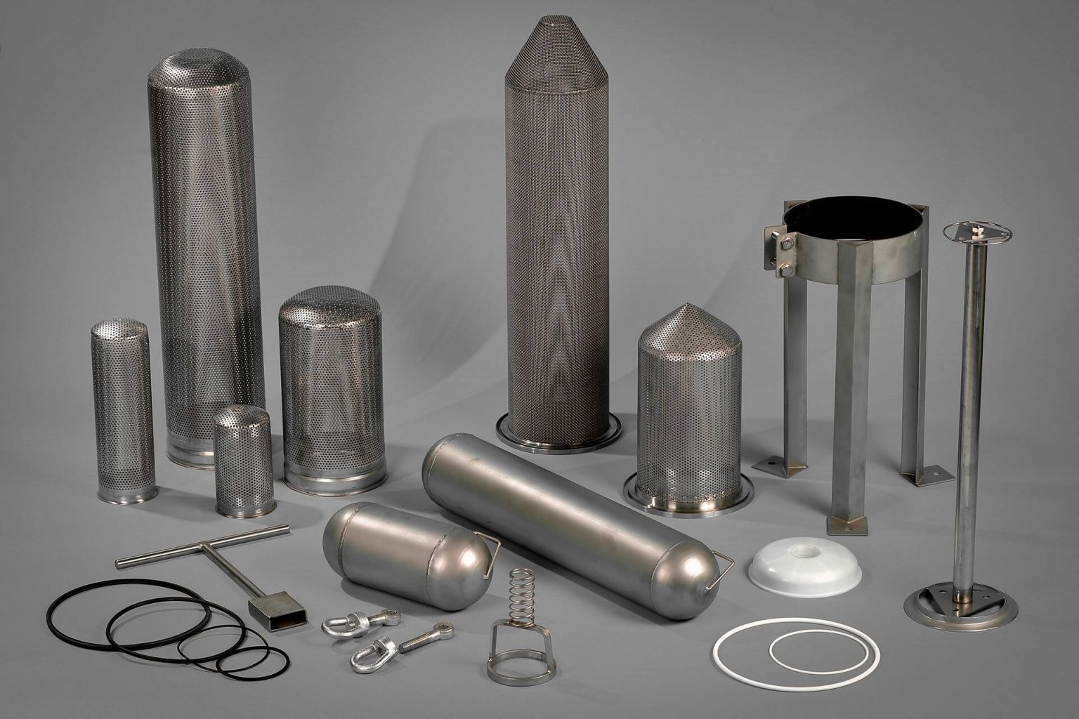Stainless steel bag filter housings for industrial liquids-