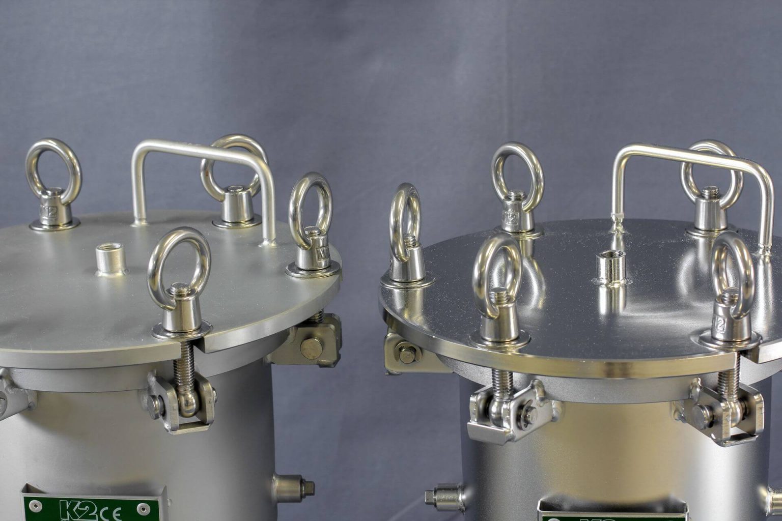 Stainless steel bag filter housings for industrial liquids-