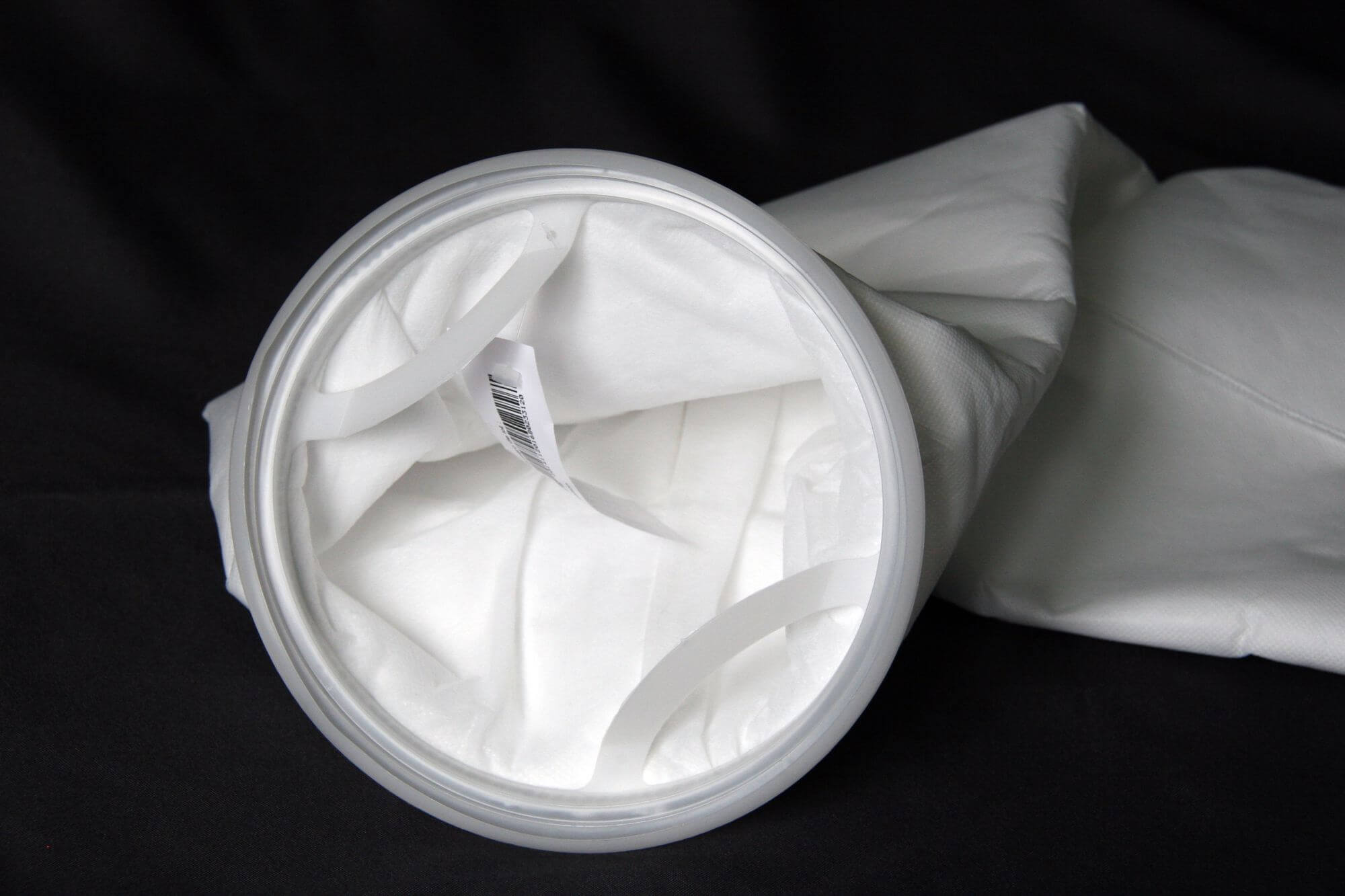 Filter bags for industrial filtration of liquids