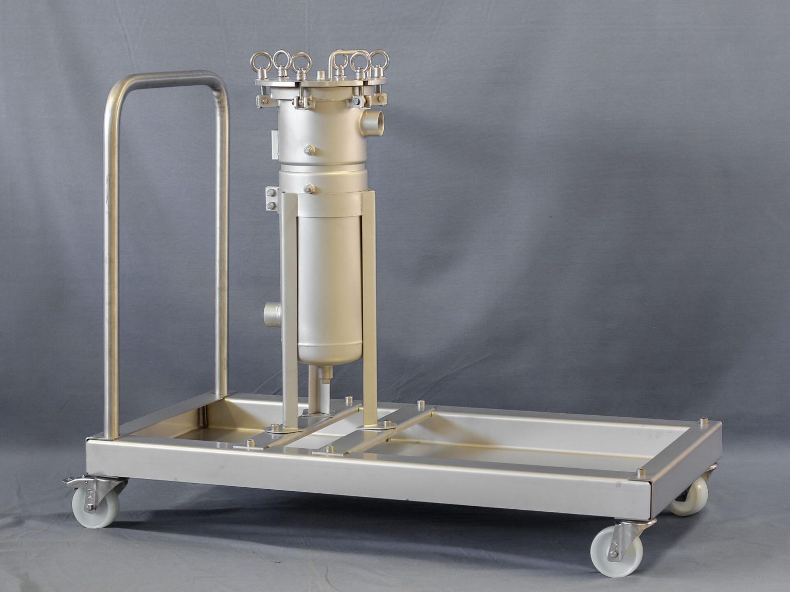 Stainless steel bag filter housings for industrial liquids-