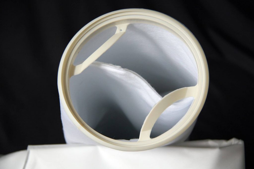 Filter bags for industrial filtration of liquids