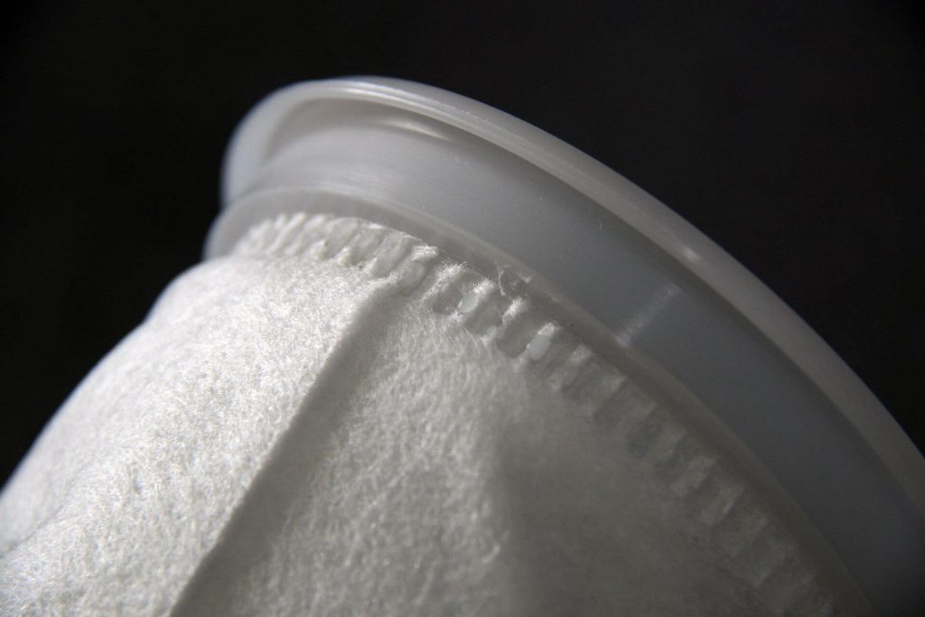 Filter bags for industrial filtration of liquids