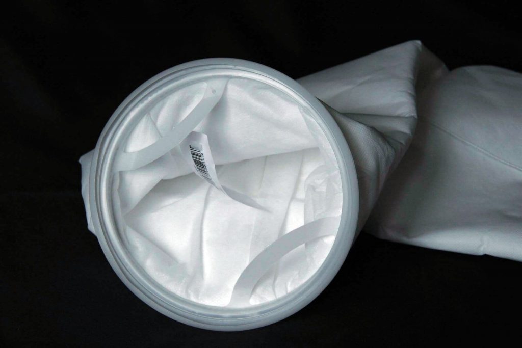 Filter bags for industrial filtration of liquids