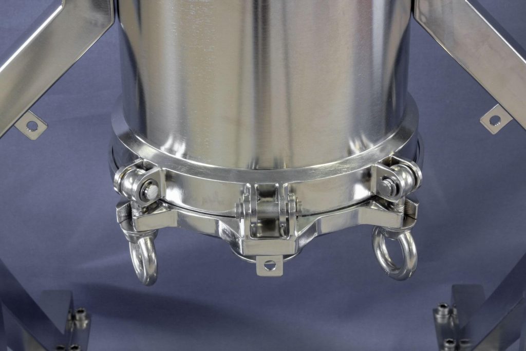 Self cleaning strainer for highly viscous products | K2TEC