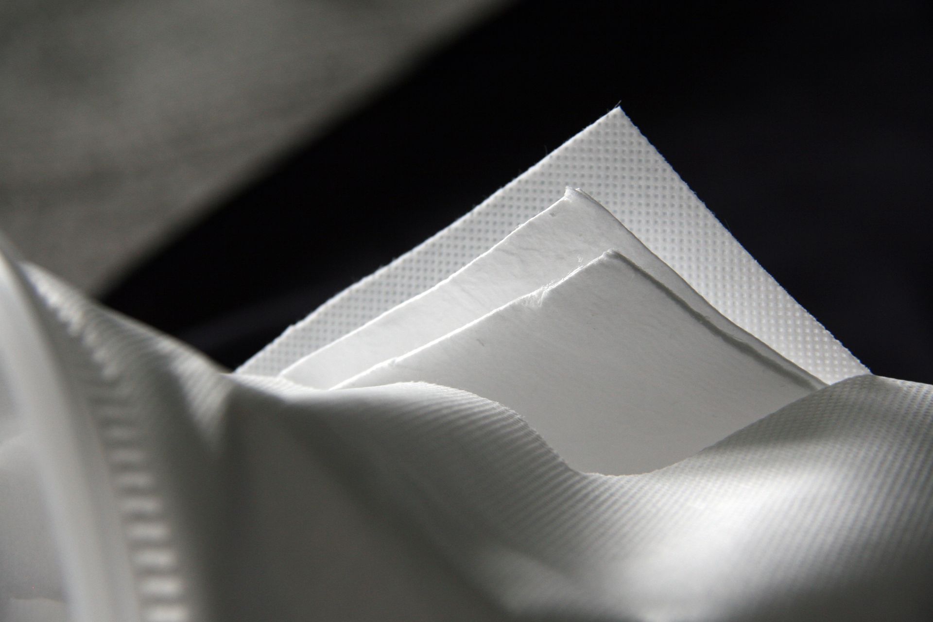 Filter bags for industrial filtration of liquids