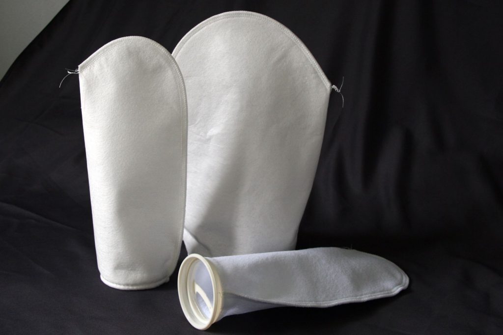 Filter bags for industrial filtration of liquids