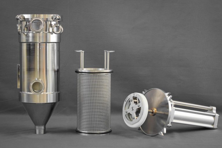 Self cleaning filter for paint